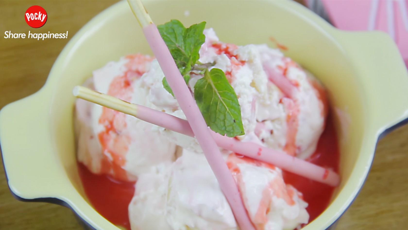 Pocky Strawberry Cheesecake Ice Cream | PT Glico Indonesia